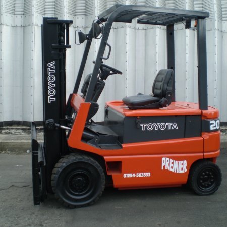 Condition: Used Capacity: 2000KGS Max Lift Height: 3000MM Fuel: Electric